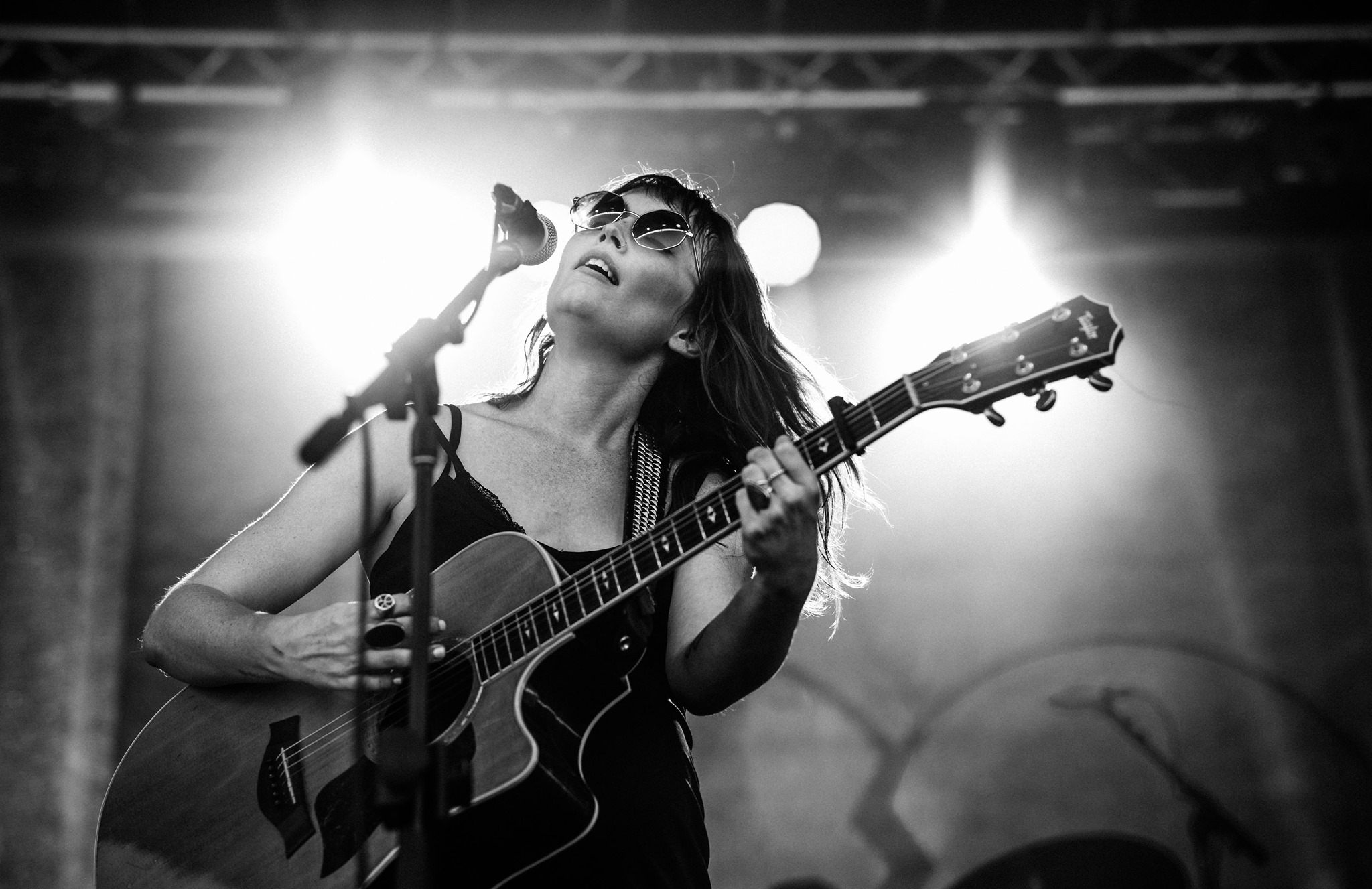 ...ain’t going under, HANNAH HARBER & The Lionhearts Oh Papa