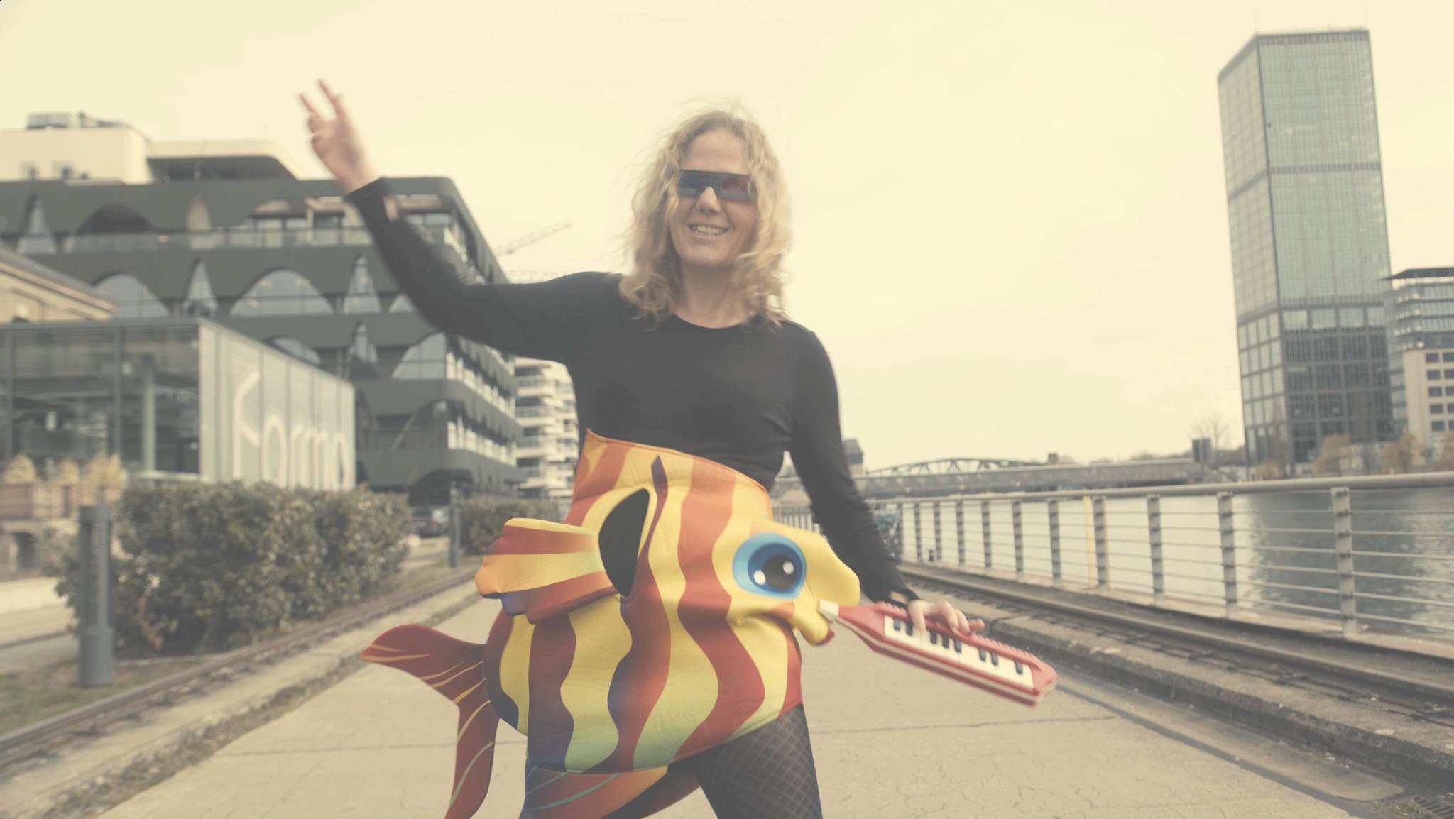 WOAH! MURMUR TOOTH + LARS MOSTON Weirdo